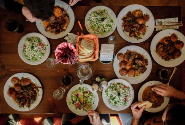 How To Host A Phenomenal Dinner Party • Edel Alon